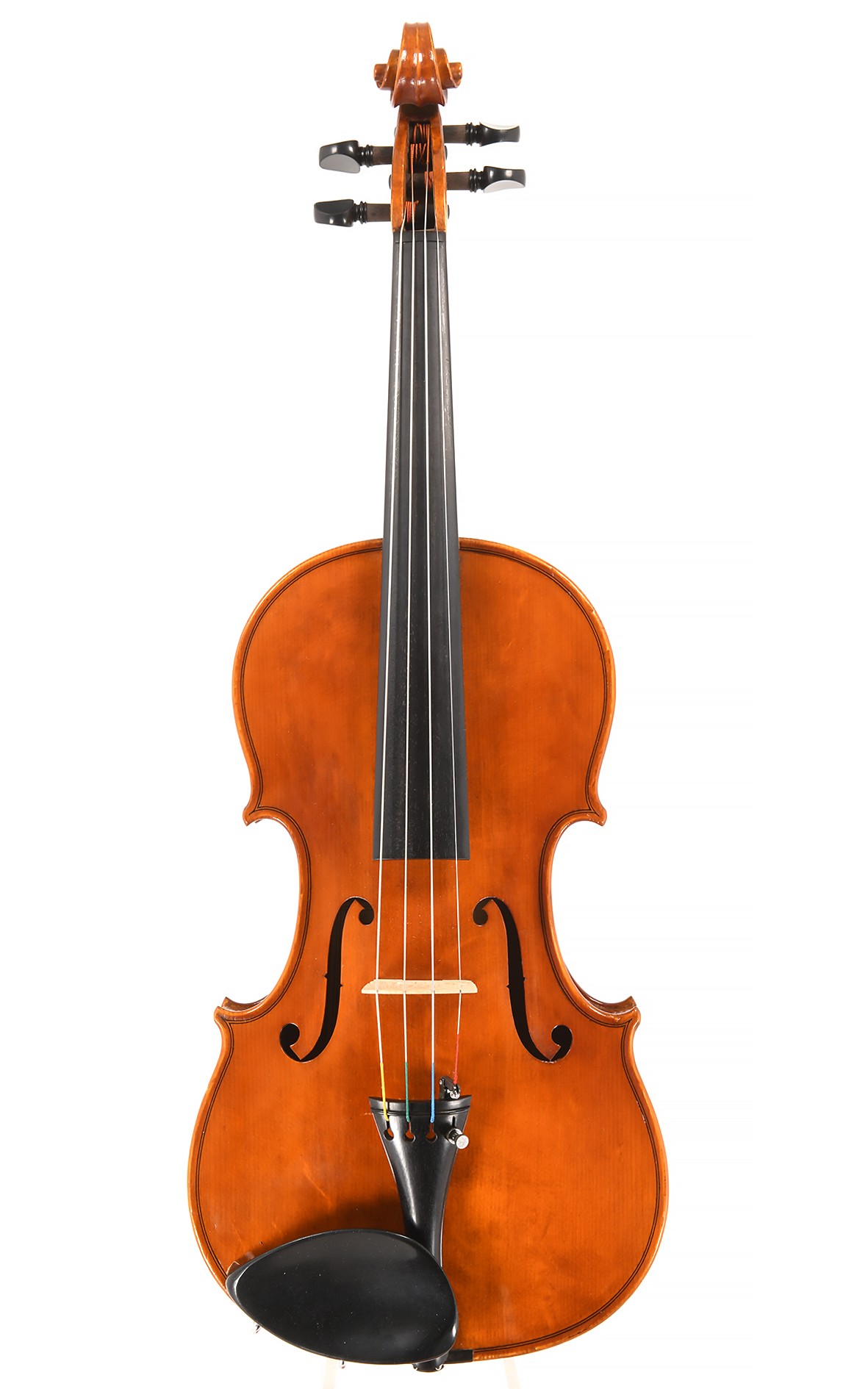 Modern violin made in the Cremonese tradition